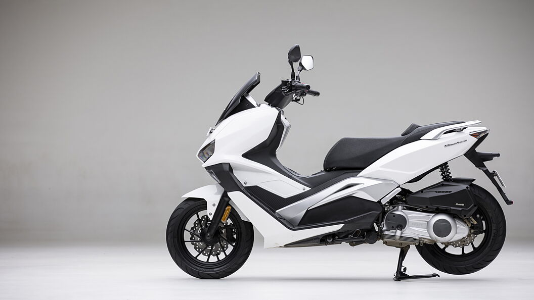 Keeway Vieste 300 - Raahi MotoCorp - Largest Two Wheeler Showroom ...